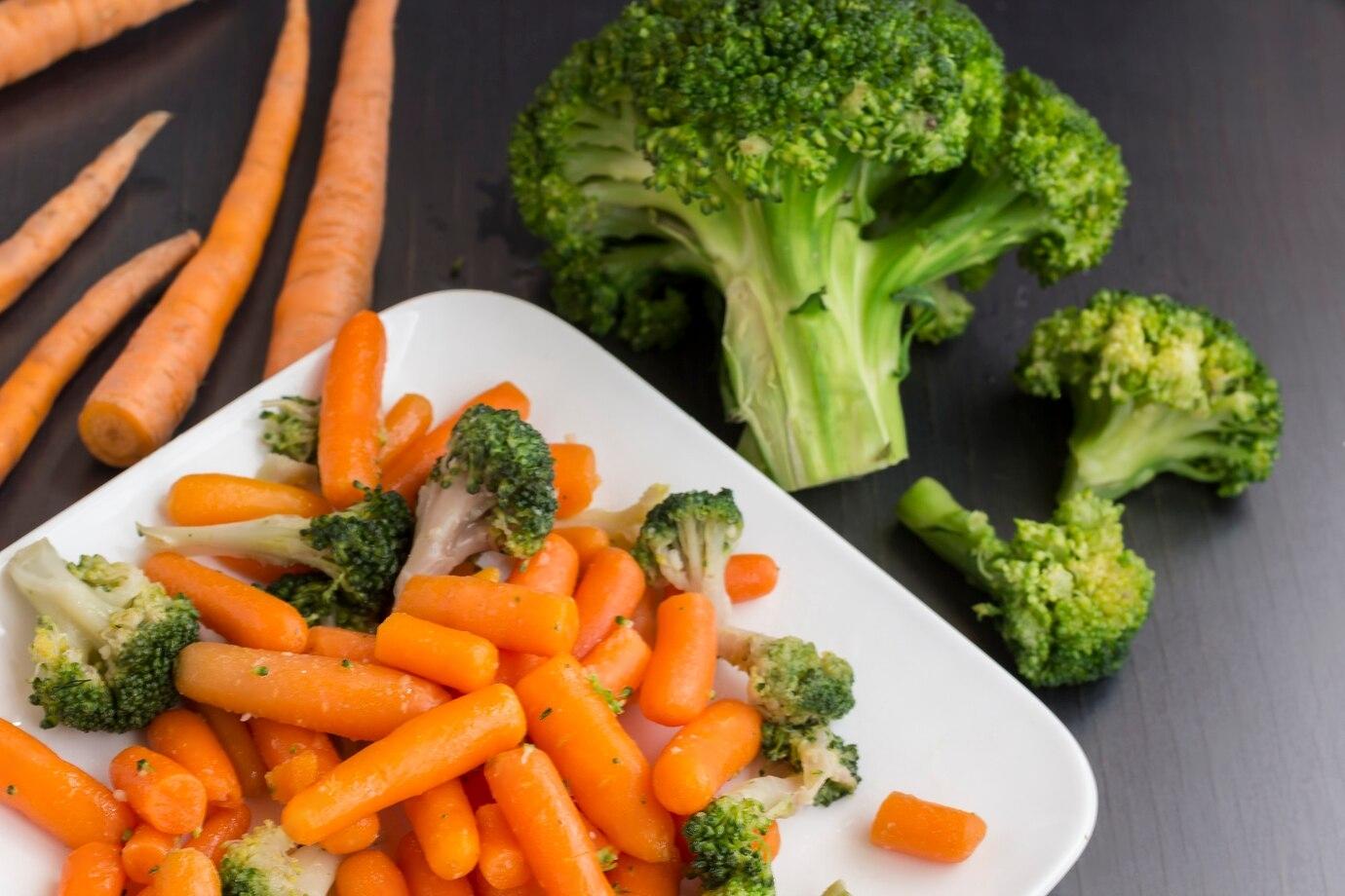 Roasted Broccoli and Carrots Recipe - KitchenMomy